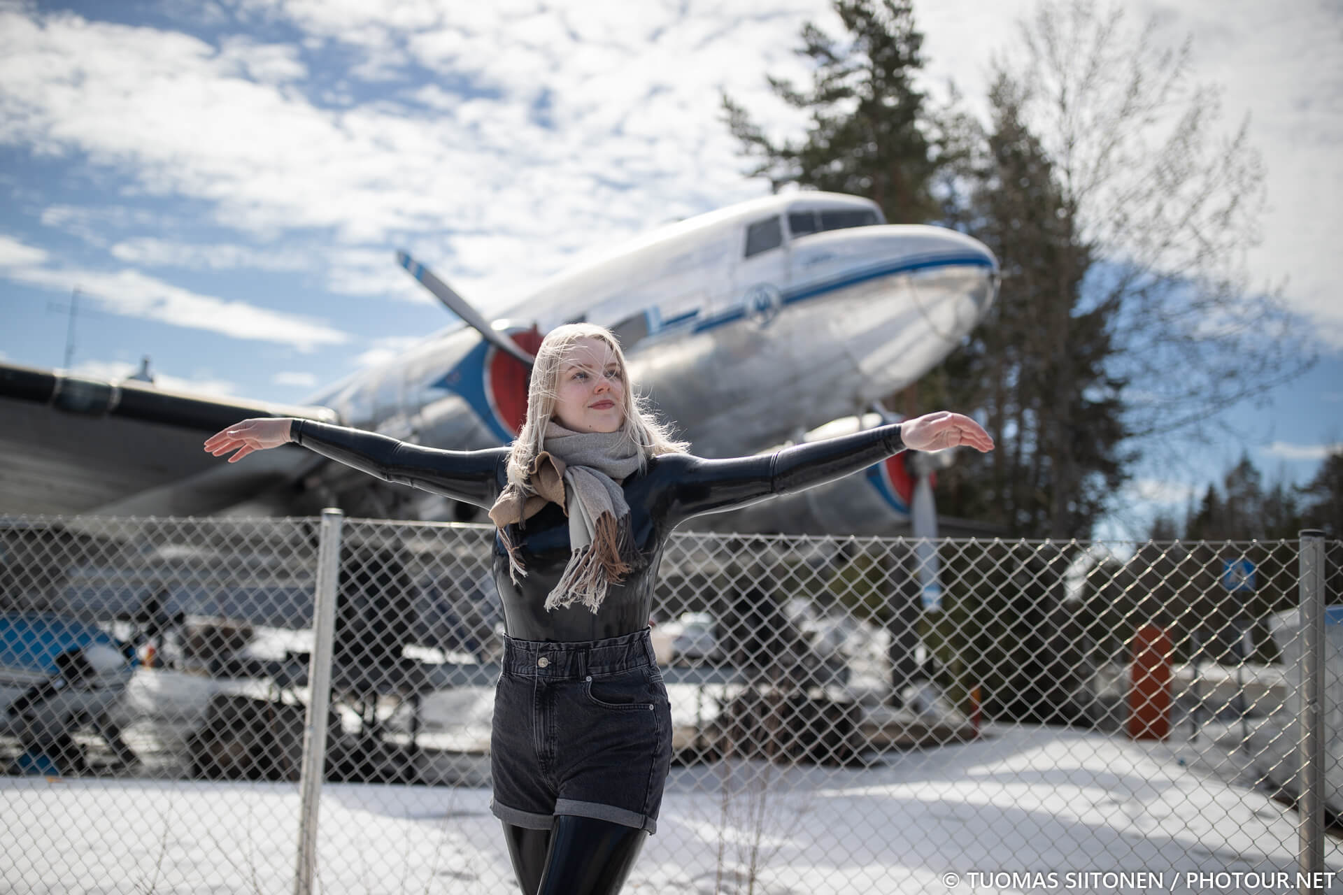 Project L, the everyday latex photography project - Photour