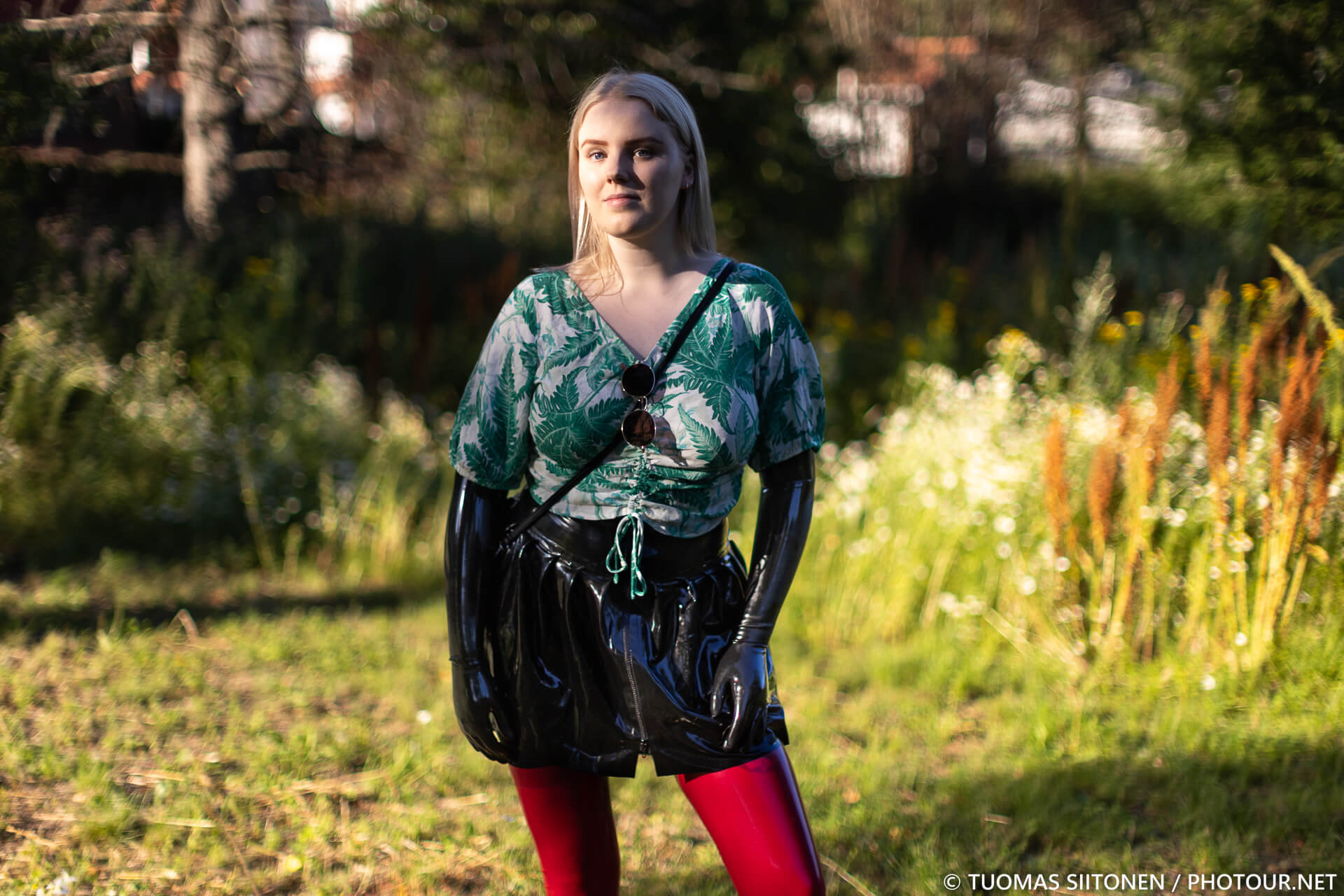 Project L, the everyday latex photography project - Photour