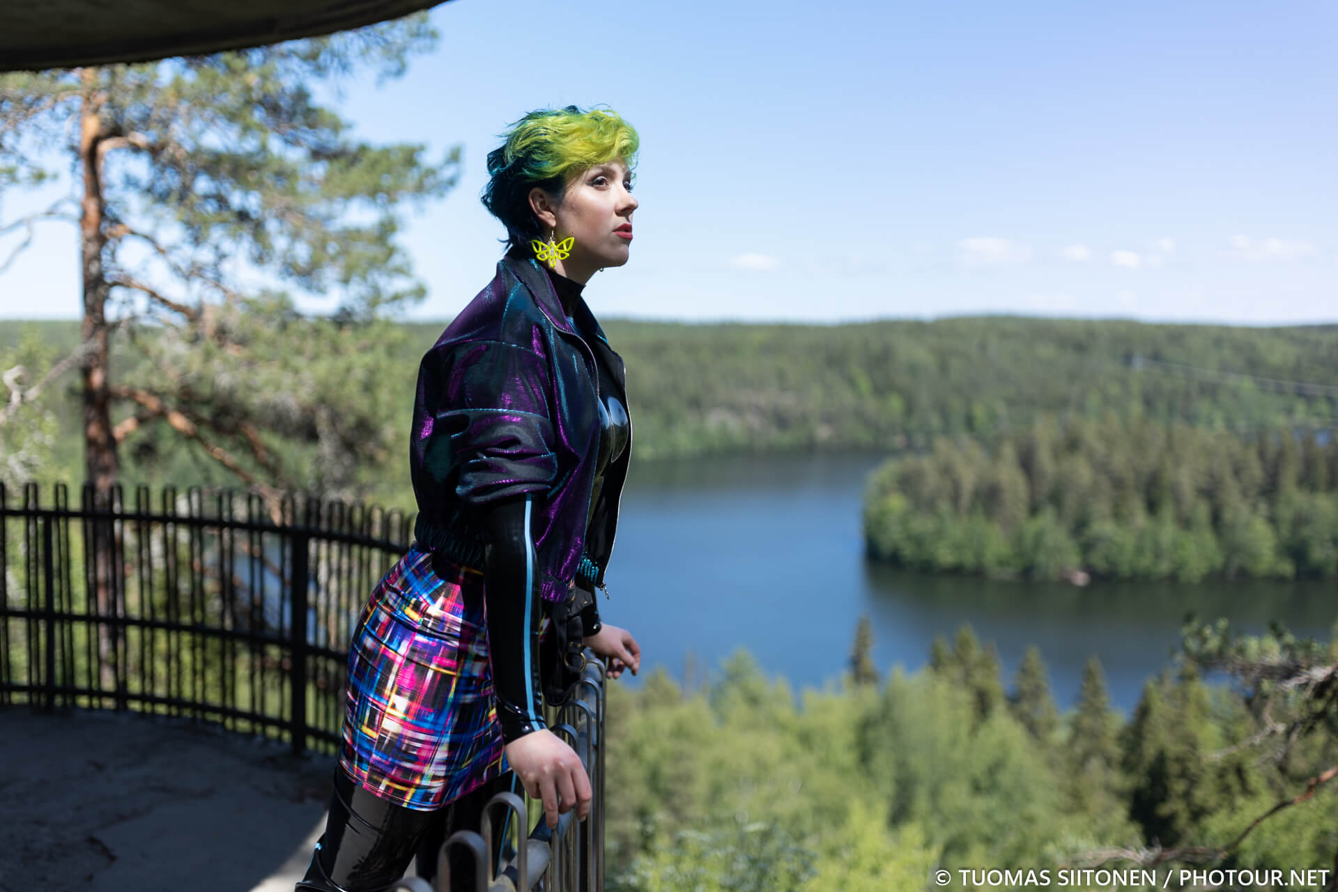 Project L, the everyday latex photography project - Photour