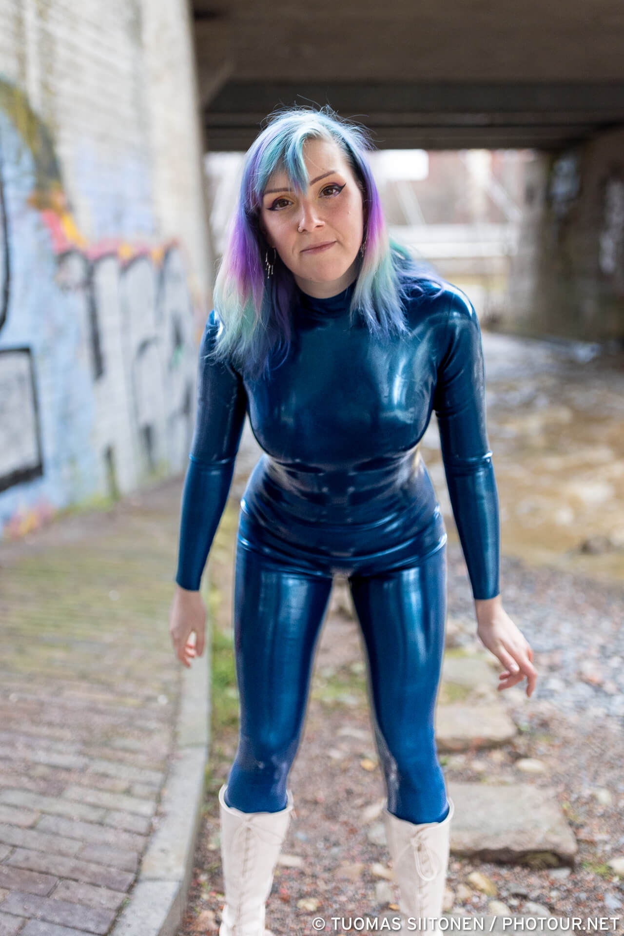 Project L: Part 126 - Behind the Scenes of a latex photoshoot